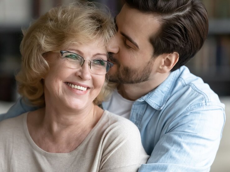 Wenn ER halb so alt ist wie SIE: reife Frauen & jüngere Partner